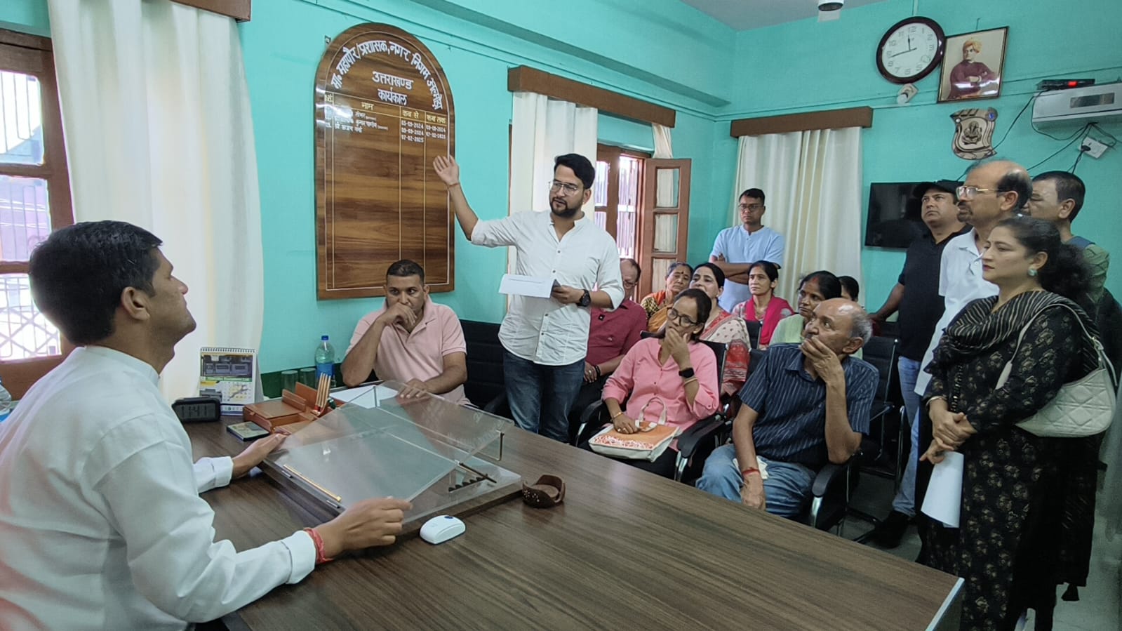 नगर की जनसमस्याओं को लेकर पार्षदों ने मेयर से की मुलाकात, चार सूत्रीय मांग पत्र सौंपा ...